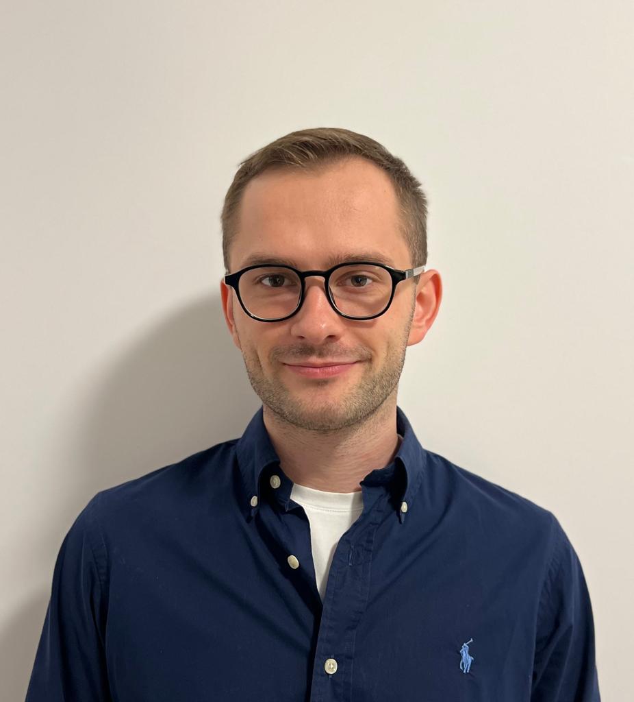 Ernest Adach's Instagram, Twitter & Facebook on IDCrawl